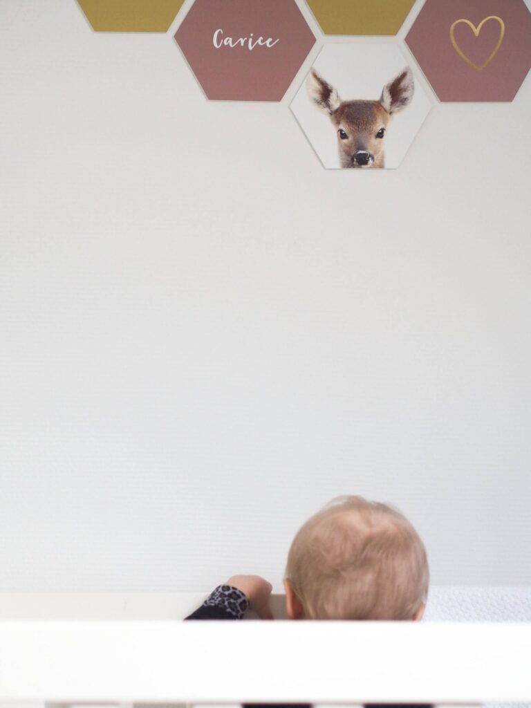 Hexagons aan de muur in de kinderkamer - ps. Cheryl